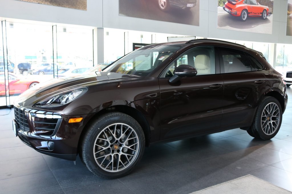 Mahogany Metallic | Porsche Colors