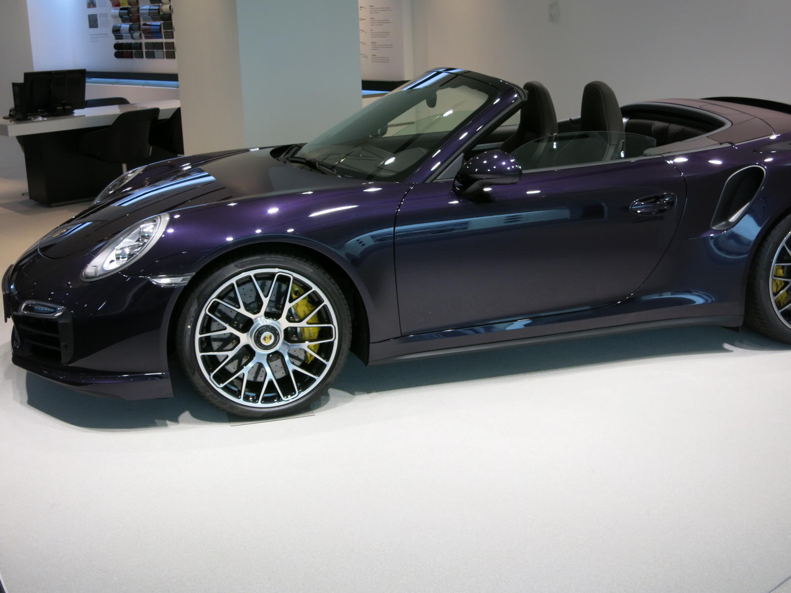 Viola Metallic | Porsche Colors