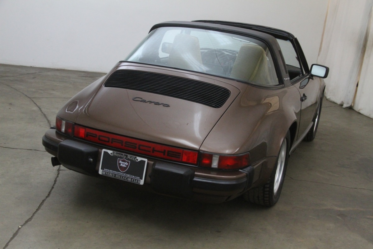Nutmeg Brown Metallic | Porsche Colors