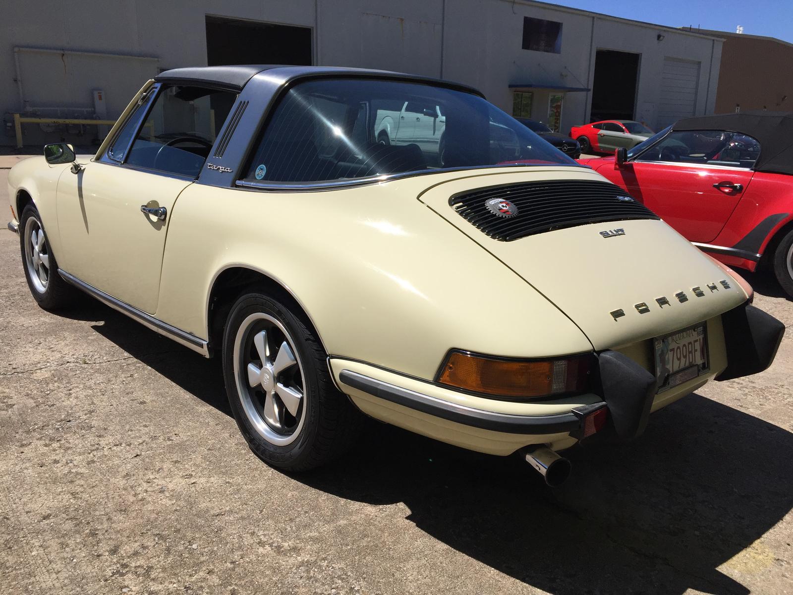 Light Ivory | Porsche Colors