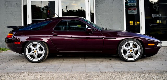 Cyclamen Red Metallic | Porsche Colors