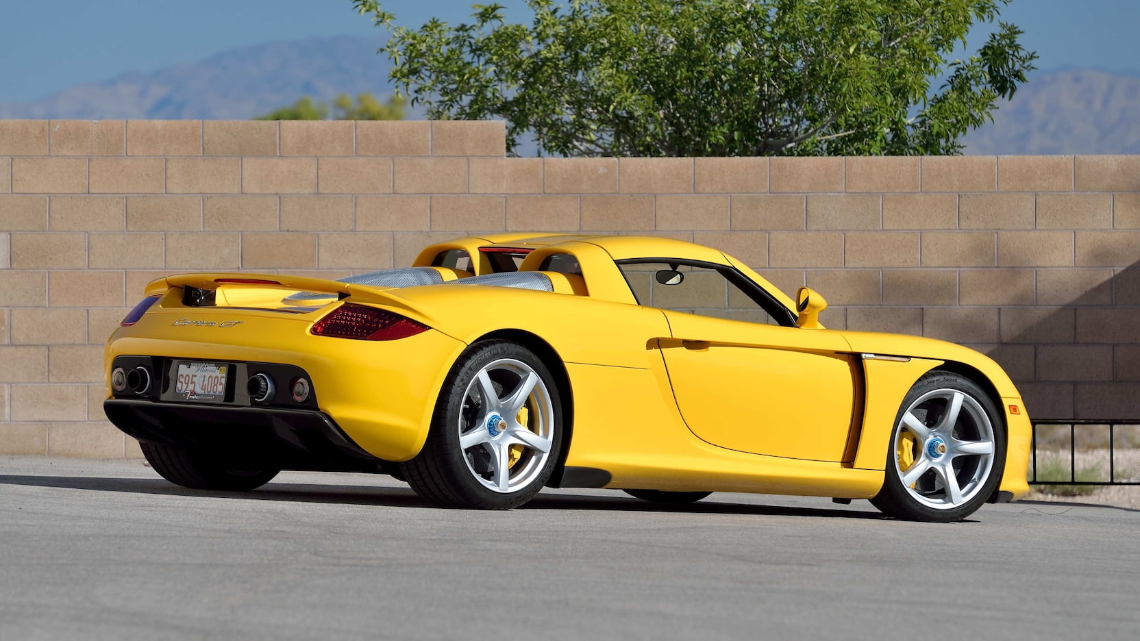 Fayence Yellow | Porsche Colors