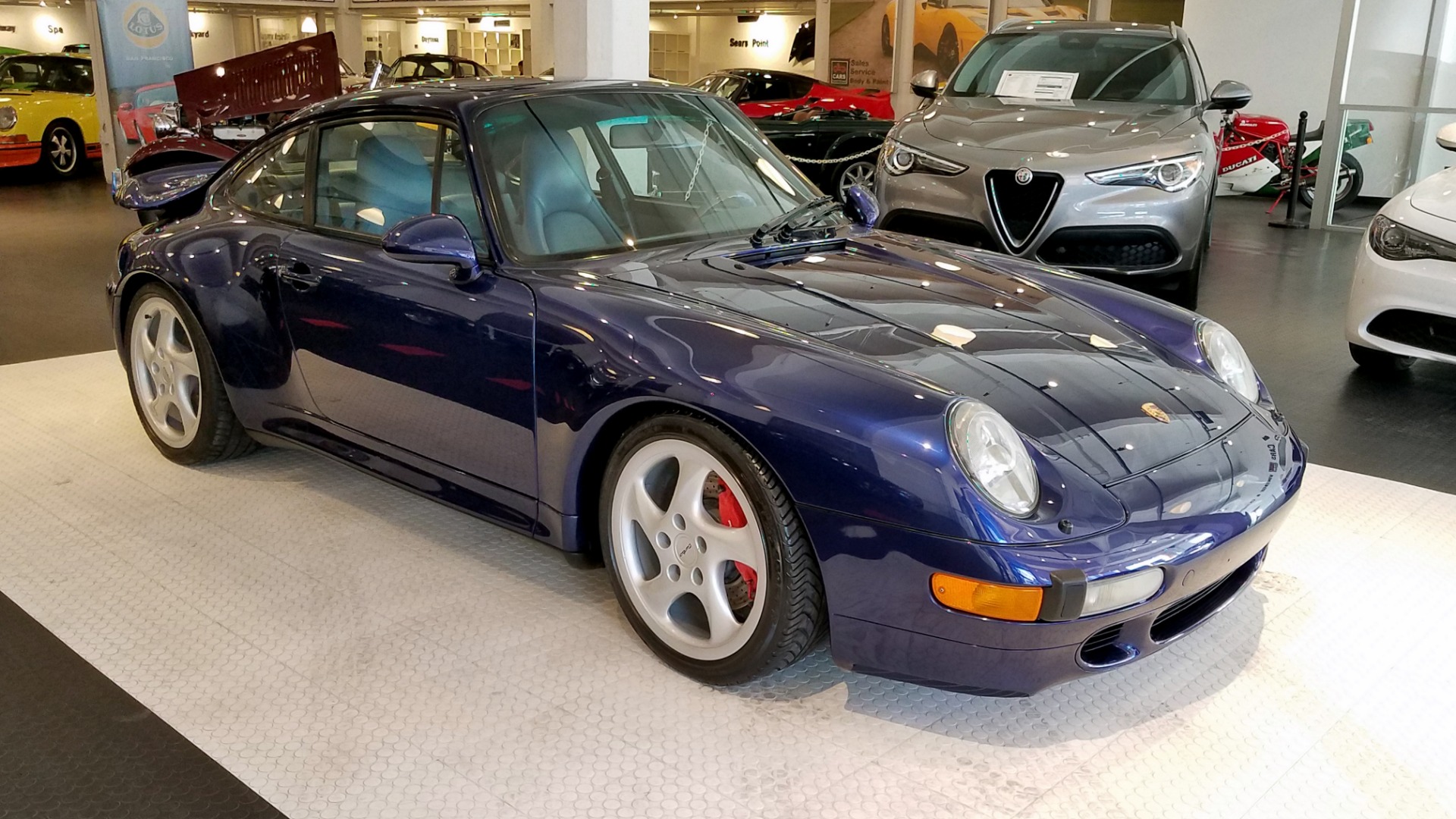 Iris Blue Metallic | Porsche Colors