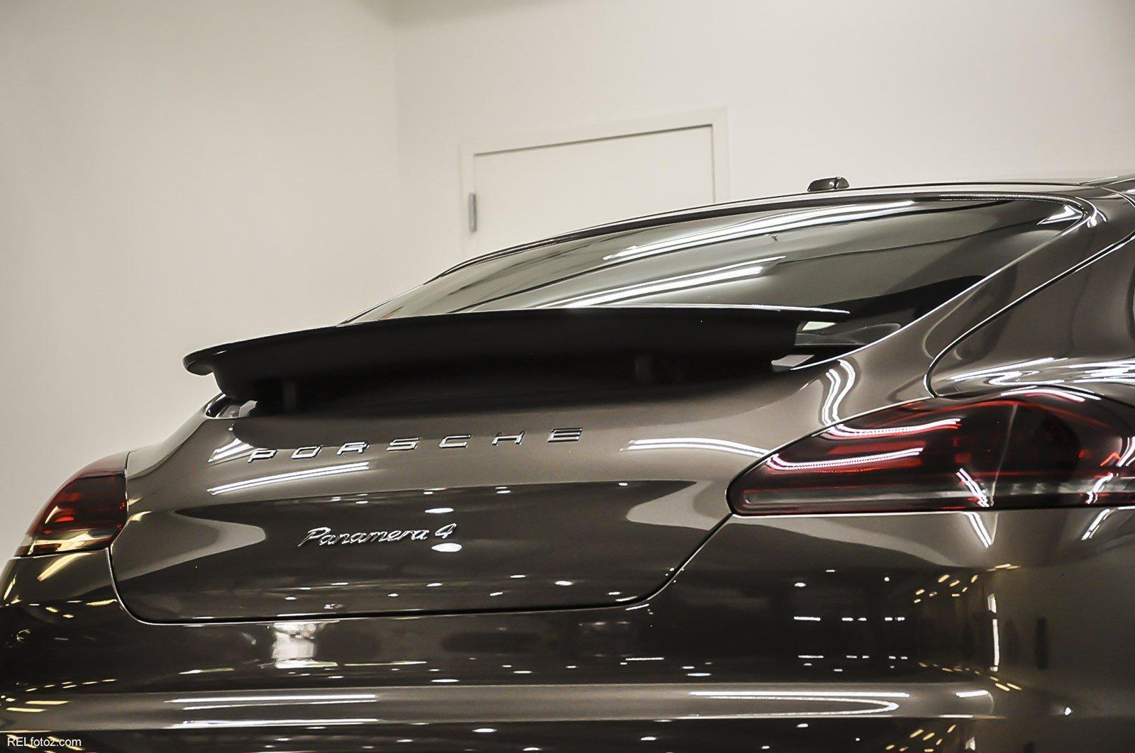 Chestnut Brown Metallic | Porsche Colors