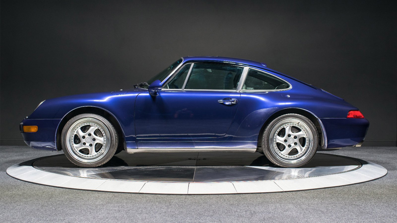Iris Blue Metallic | Porsche Colors