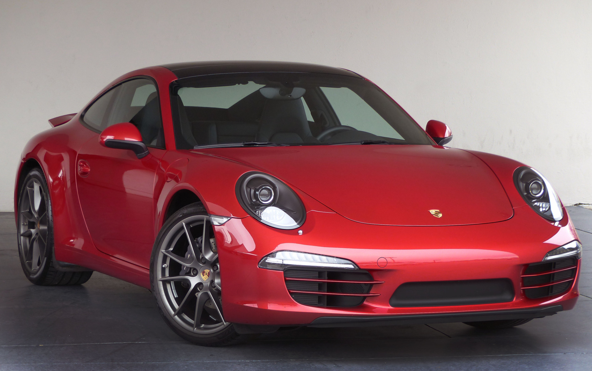 Amaranth Red Metallic | Porsche Colors