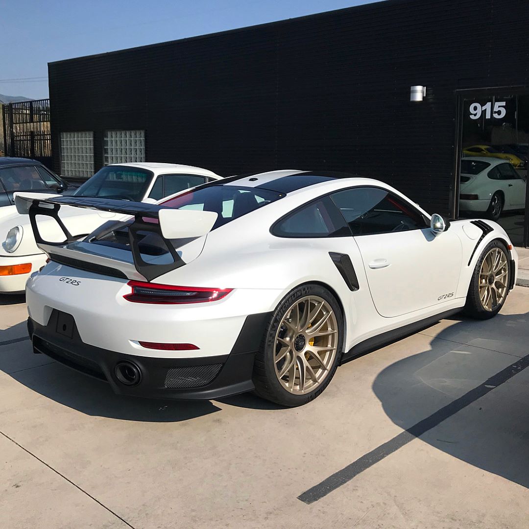 Oryx White Pearl Effect C9A 0K0 | Porsche Colors