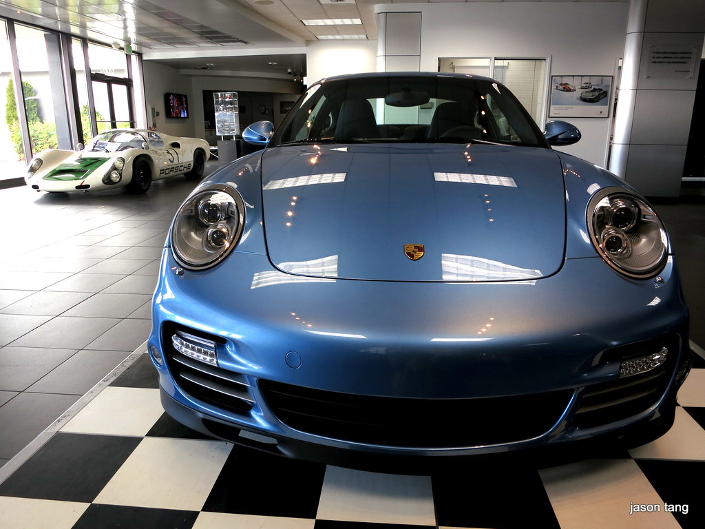 Fountain Blue Metallic | Porsche Colors