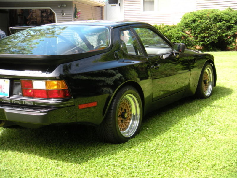 Montego Black Metallic | Porsche Colors
