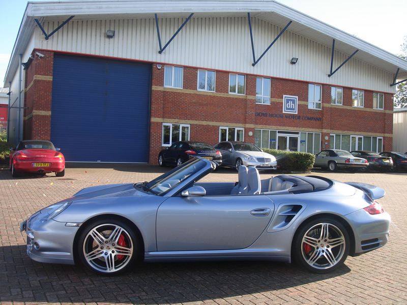 Fountain Blue Metallic | Porsche Colors