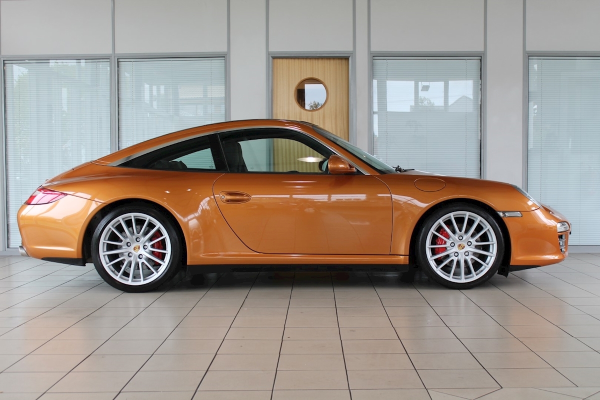 Nordic Gold Metallic | Porsche Colors