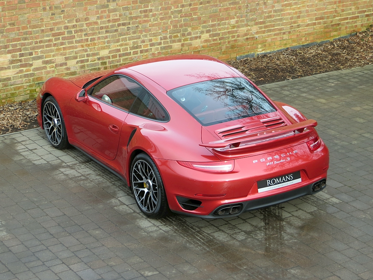 Amaranth Red Metallic | Porsche Colors