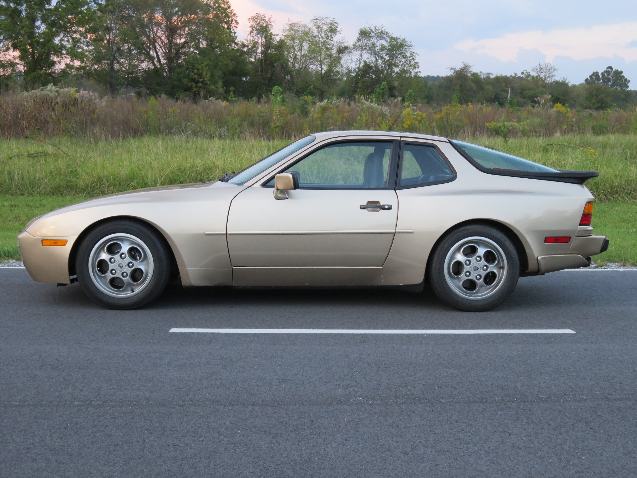 Almond Beige Metallic | Porsche Colors