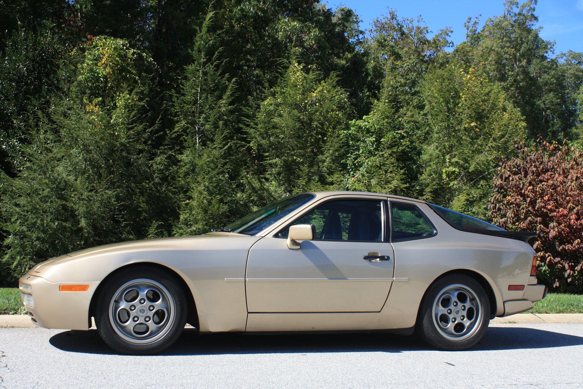 Almond Beige Metallic | Porsche Colors