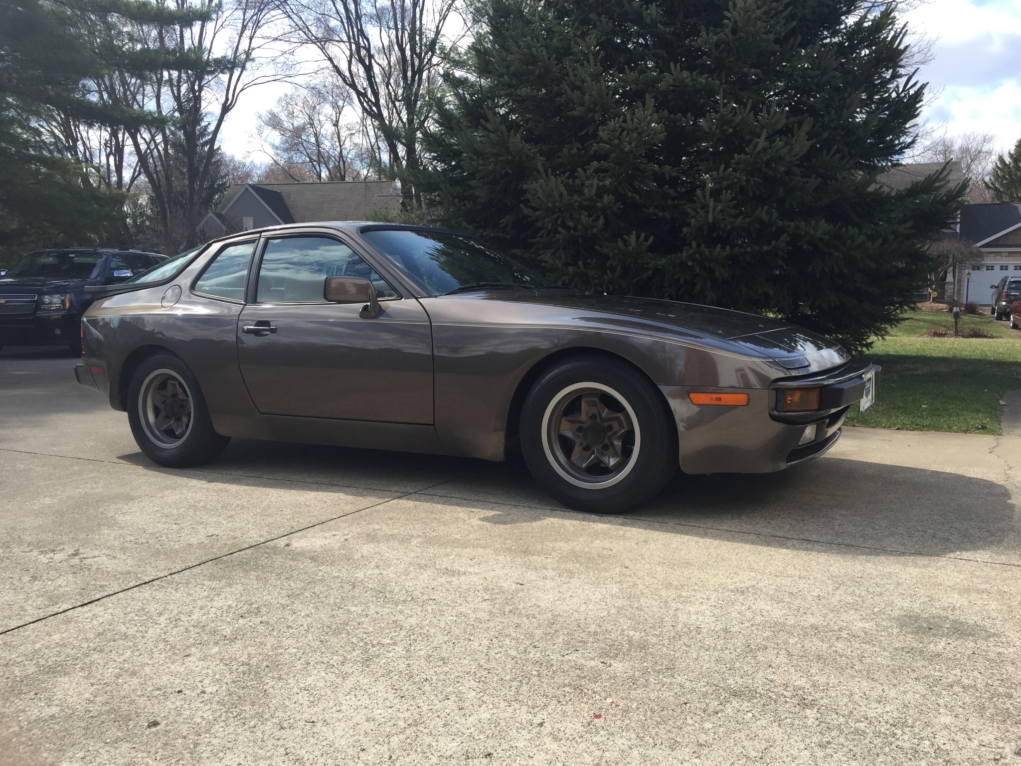 Sable Brown Metallic | Porsche Colors