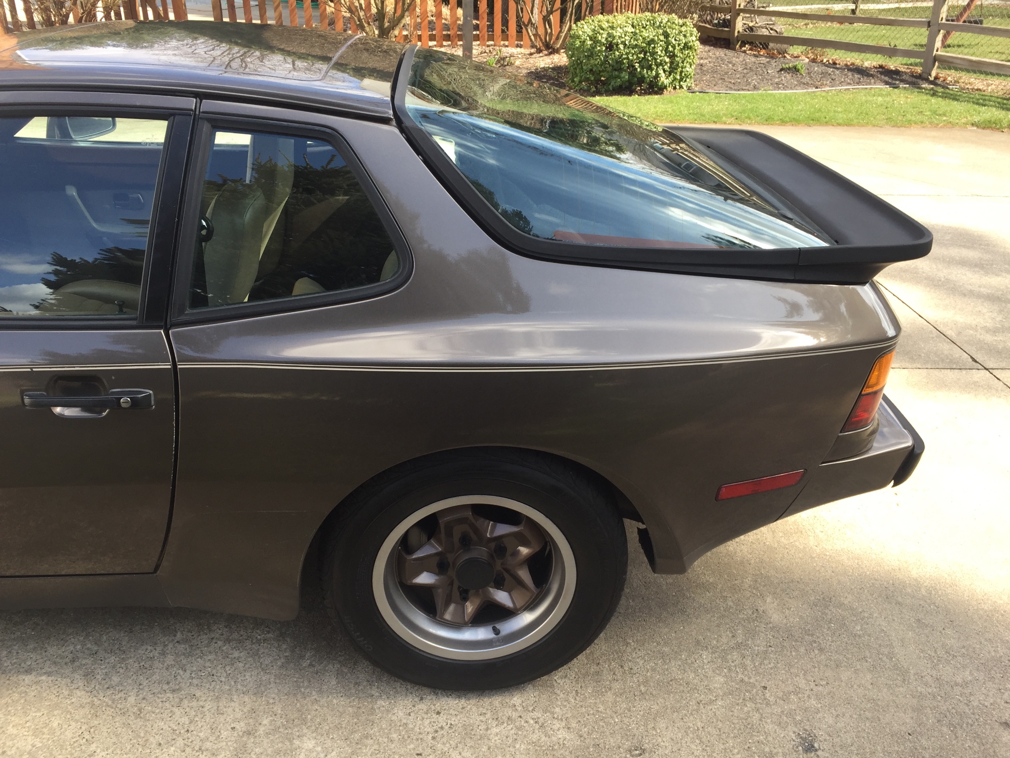 Sable Brown Metallic | Porsche Colors