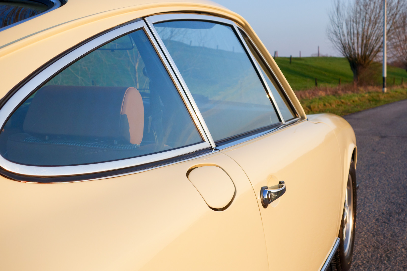 Medium Ivory | Porsche Colors