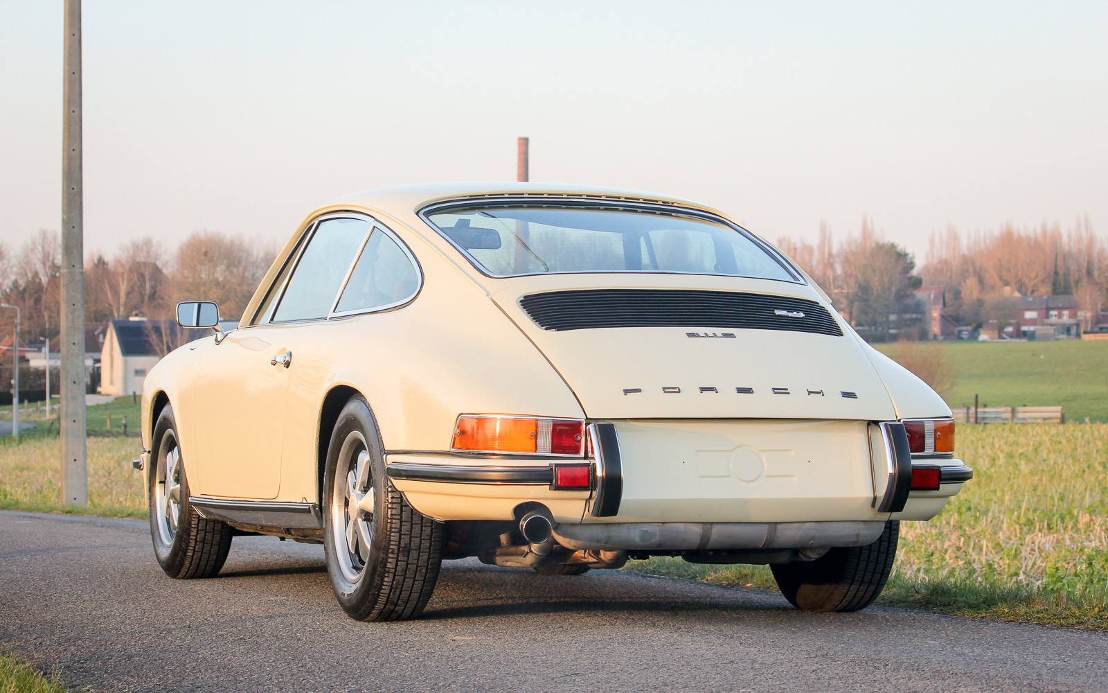 Medium Ivory | Porsche Colors