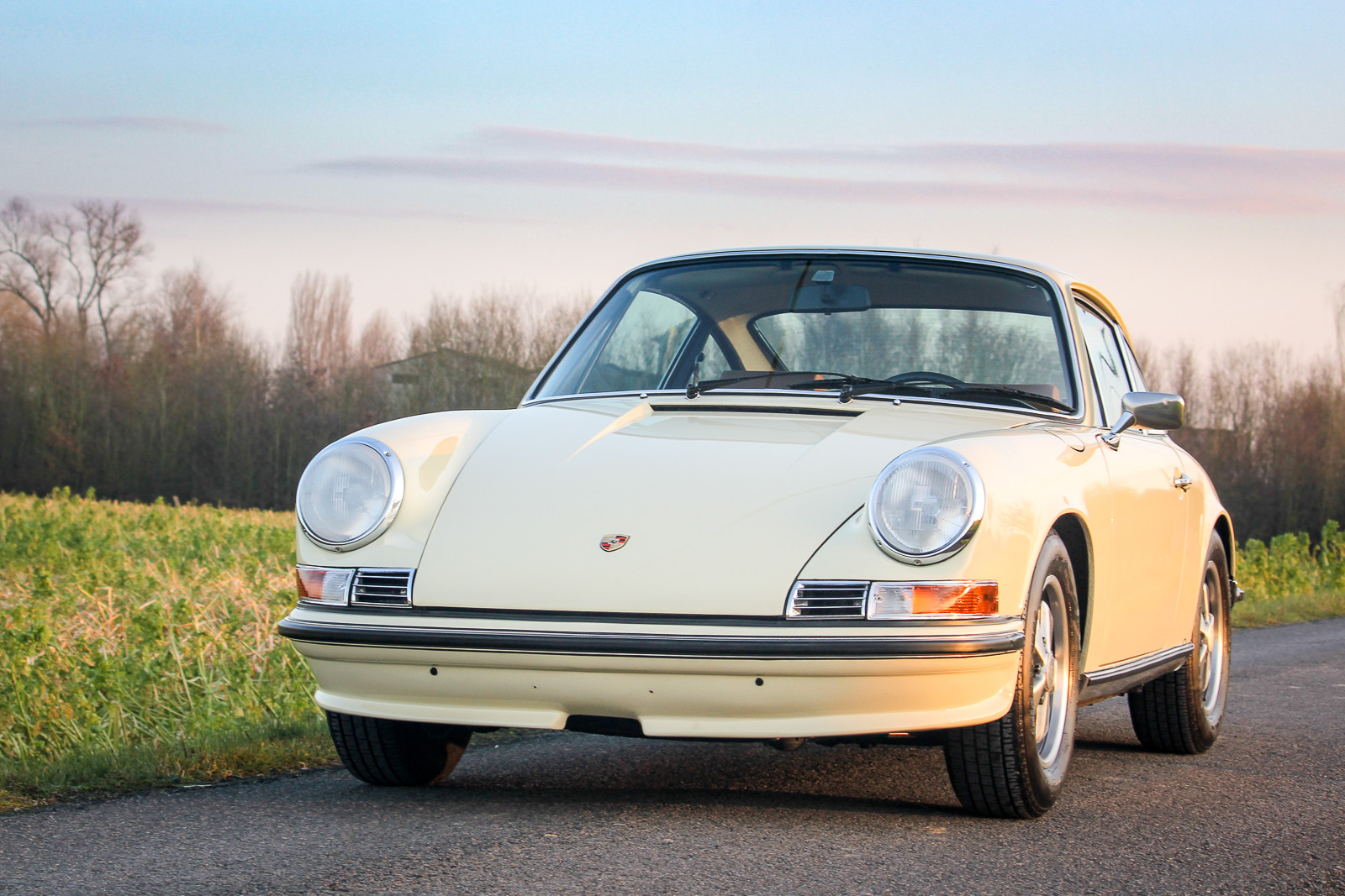 Medium Ivory | Porsche Colors