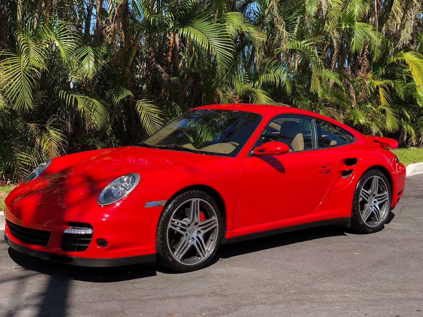 Pure Red | Porsche Colors