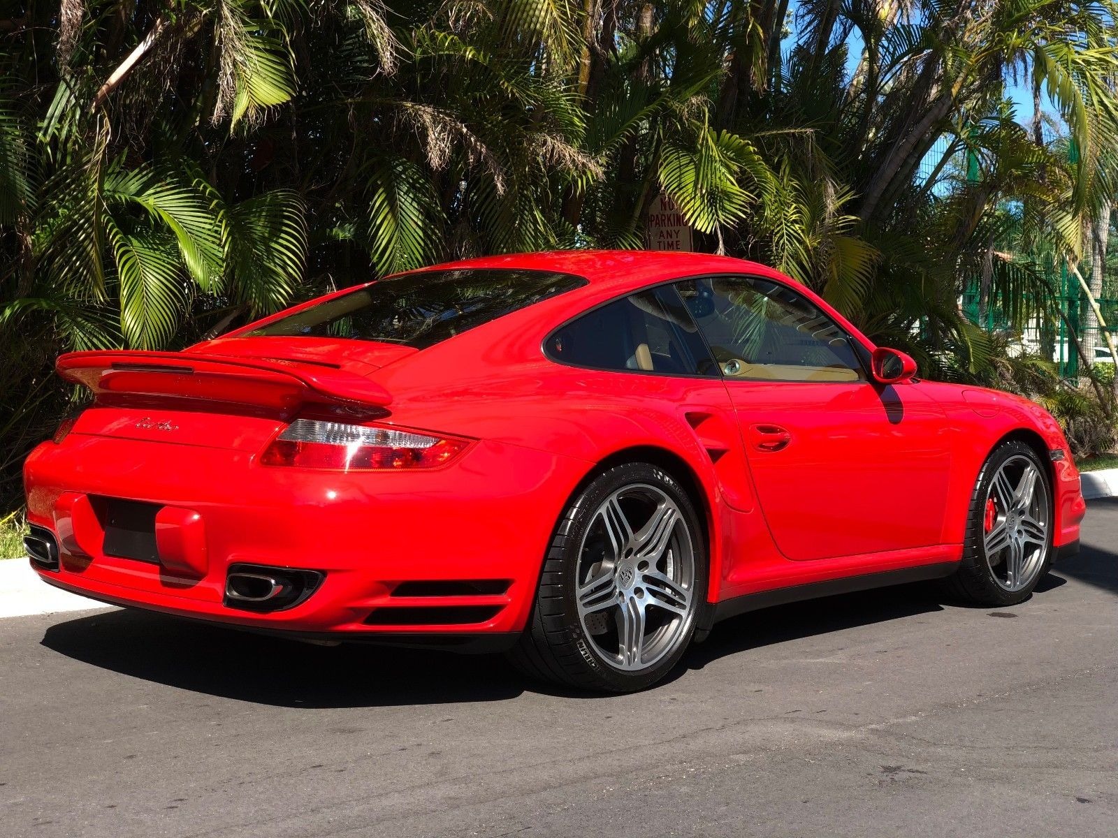 Pure Red | Porsche Colors