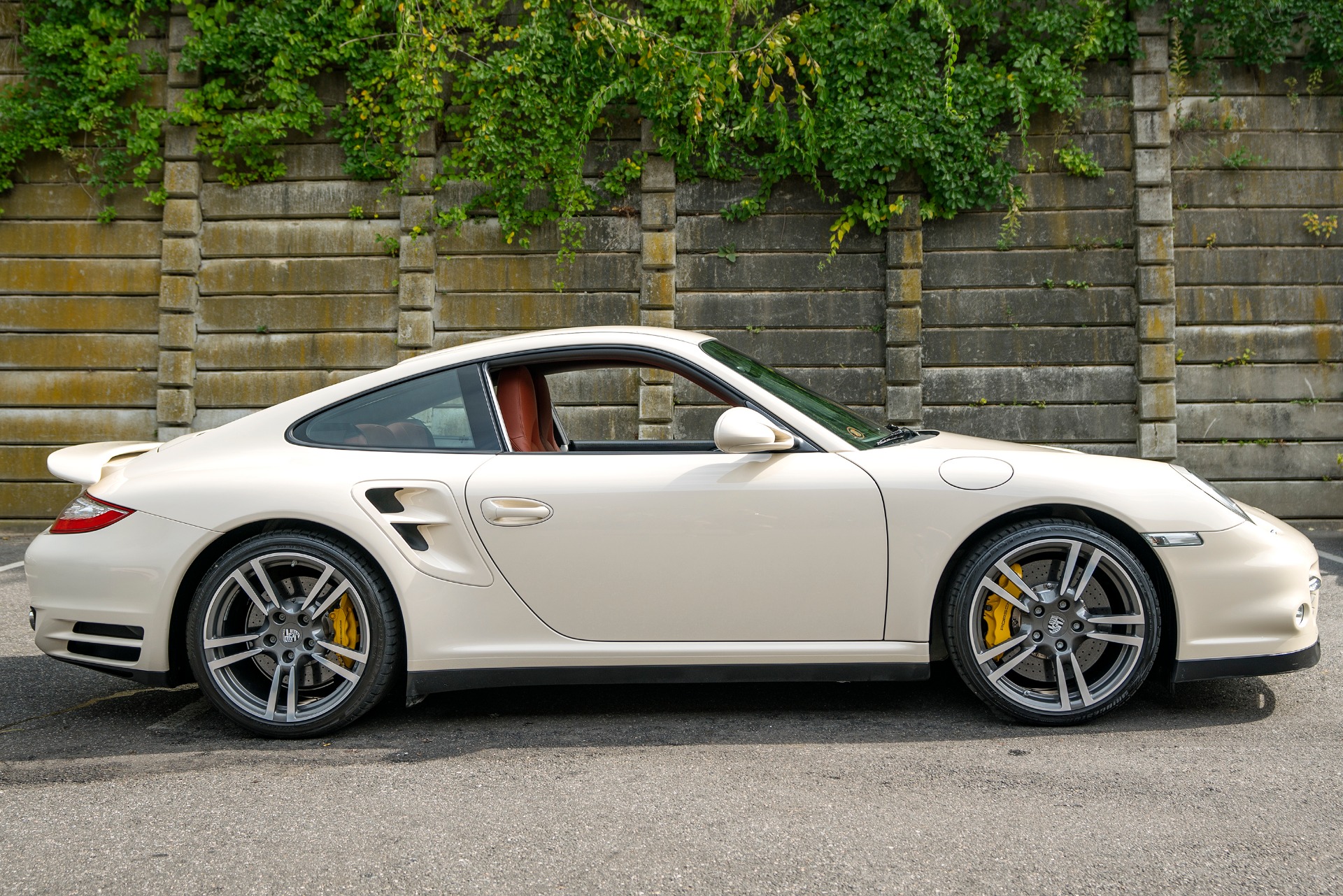 Creme White | Porsche Colors