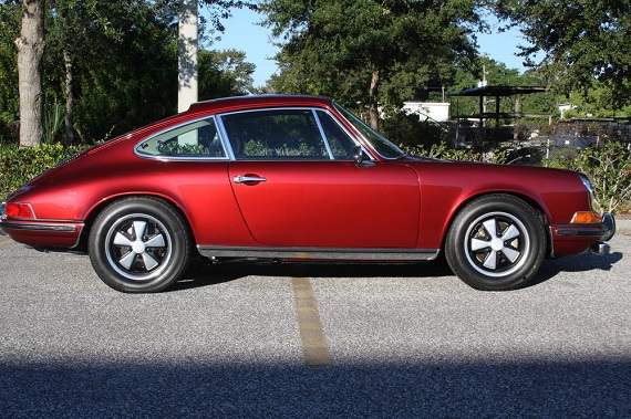 Dark Red Metallic | Porsche Colors