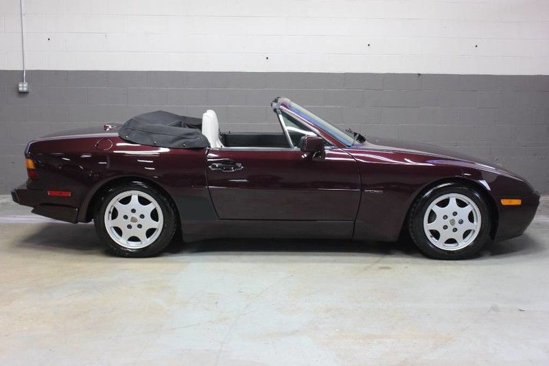 Cyclamen Red Metallic | Porsche Colors