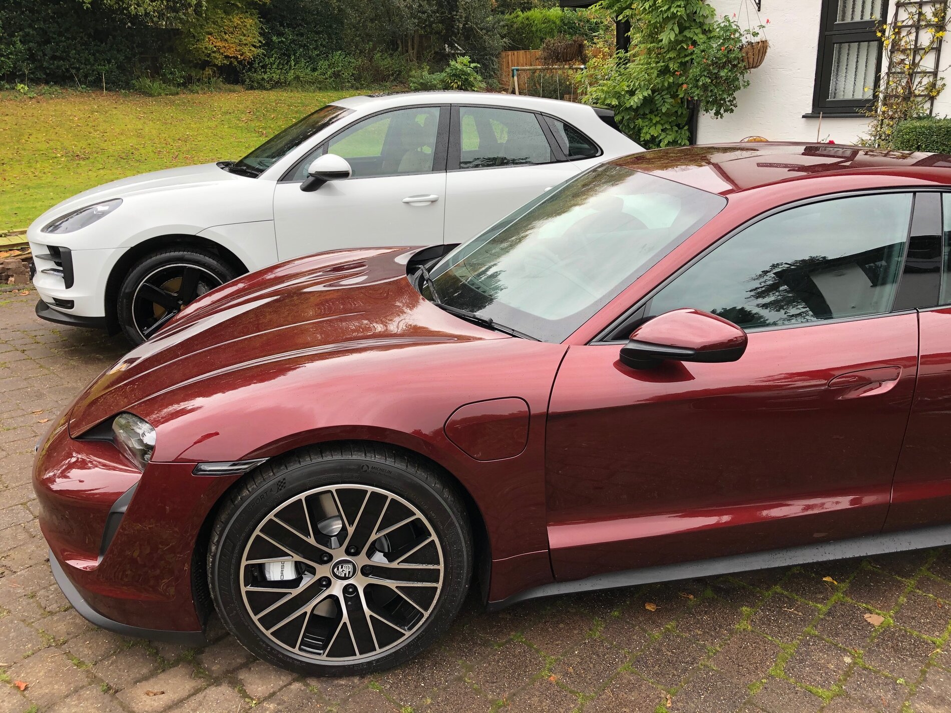 Cherry Metallic | Porsche Colors