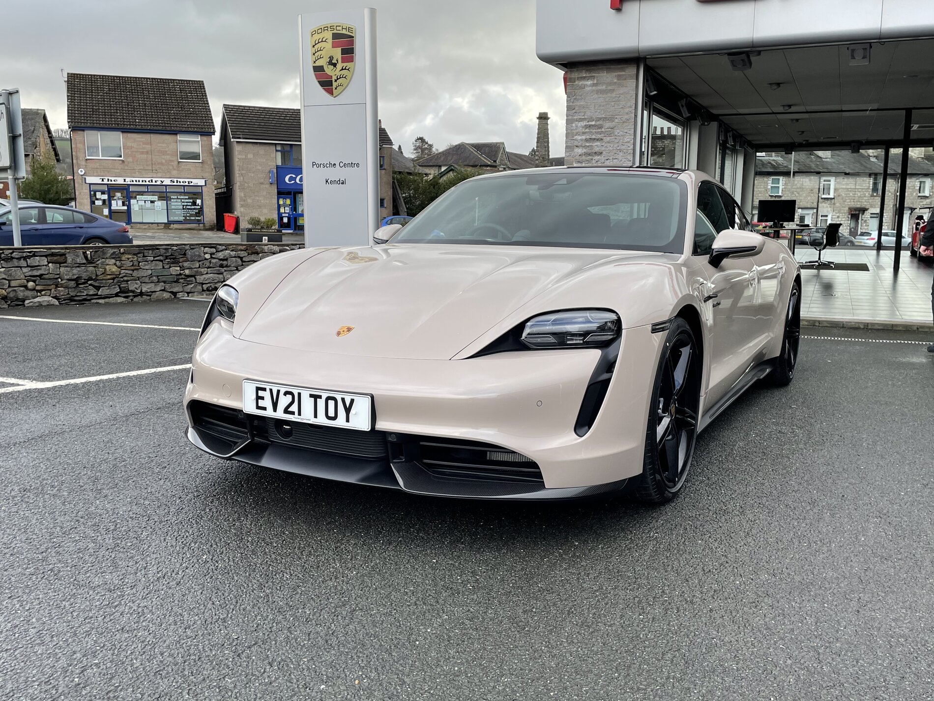 Coffee Beige Metallic | Porsche Colors