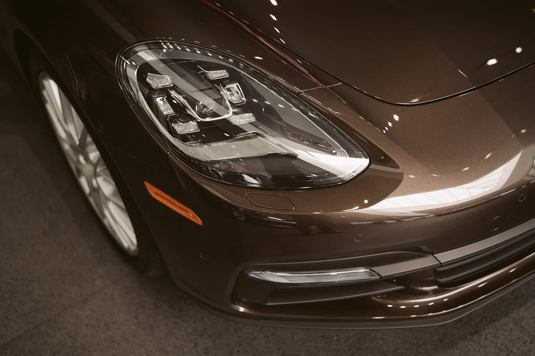 Ristretto Brown Metallic | Porsche Colors