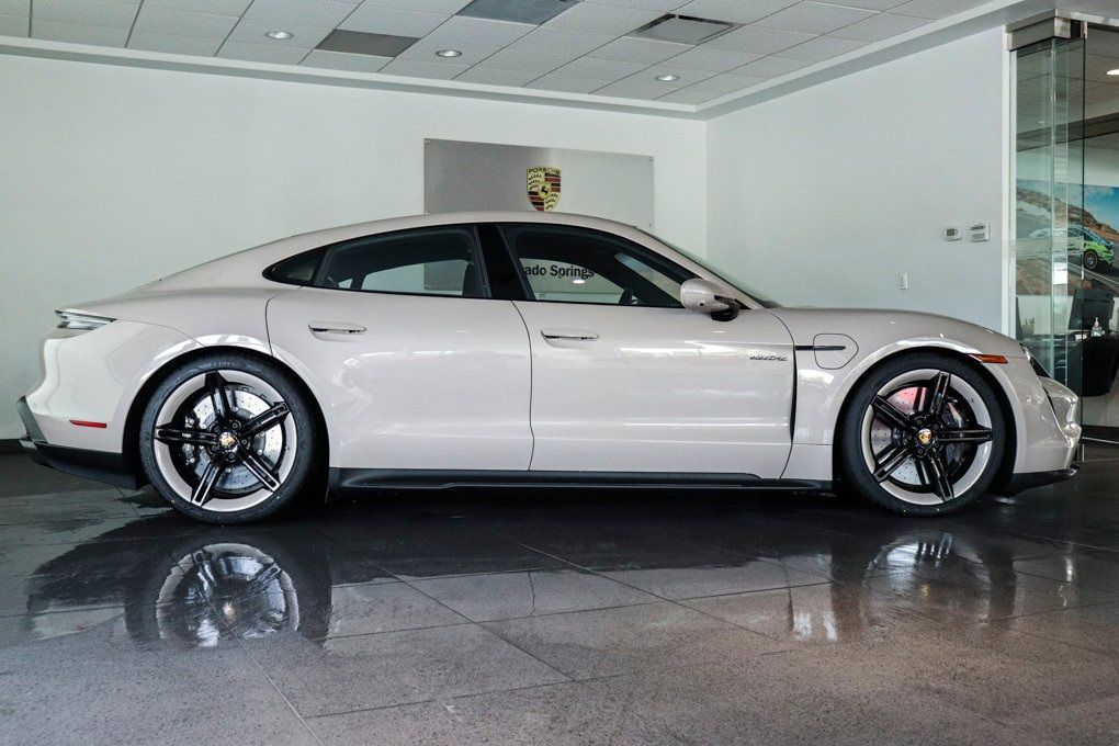 Coffee Beige Metallic | Porsche Colors