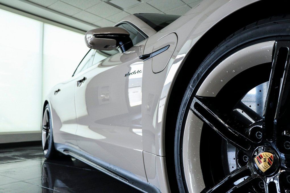 Coffee Beige Metallic | Porsche Colors
