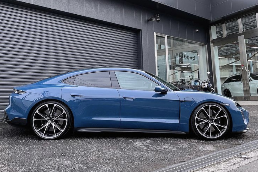 Neptune Blue | Porsche Colors