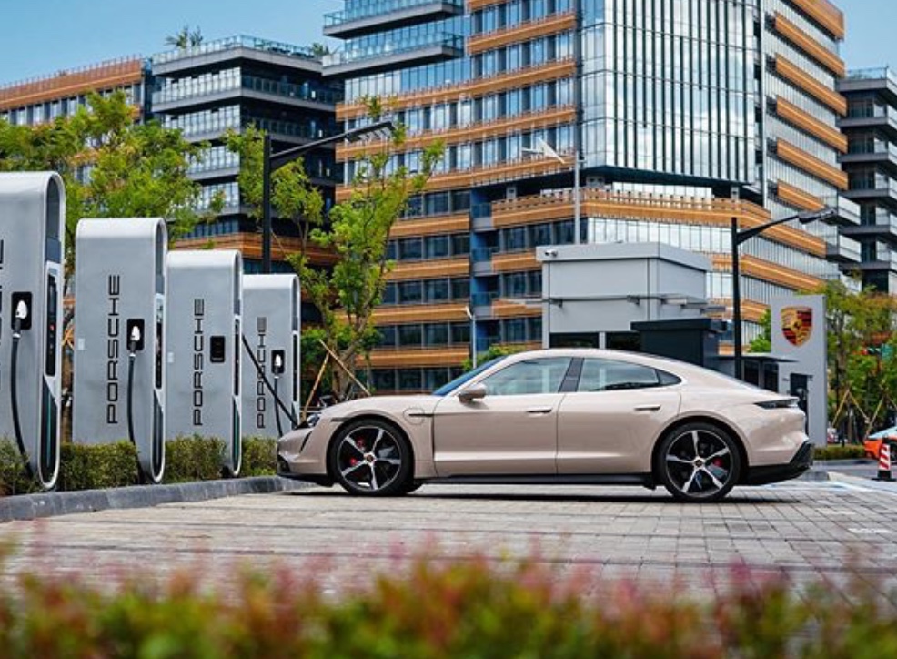 Coffee Beige Metallic | Porsche Colors