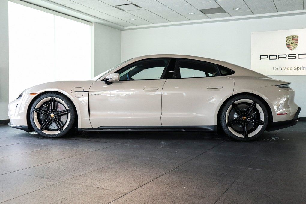 Coffee Beige Metallic | Porsche Colors