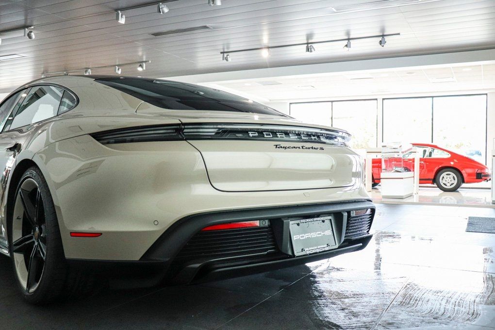 Coffee Beige Metallic | Porsche Colors