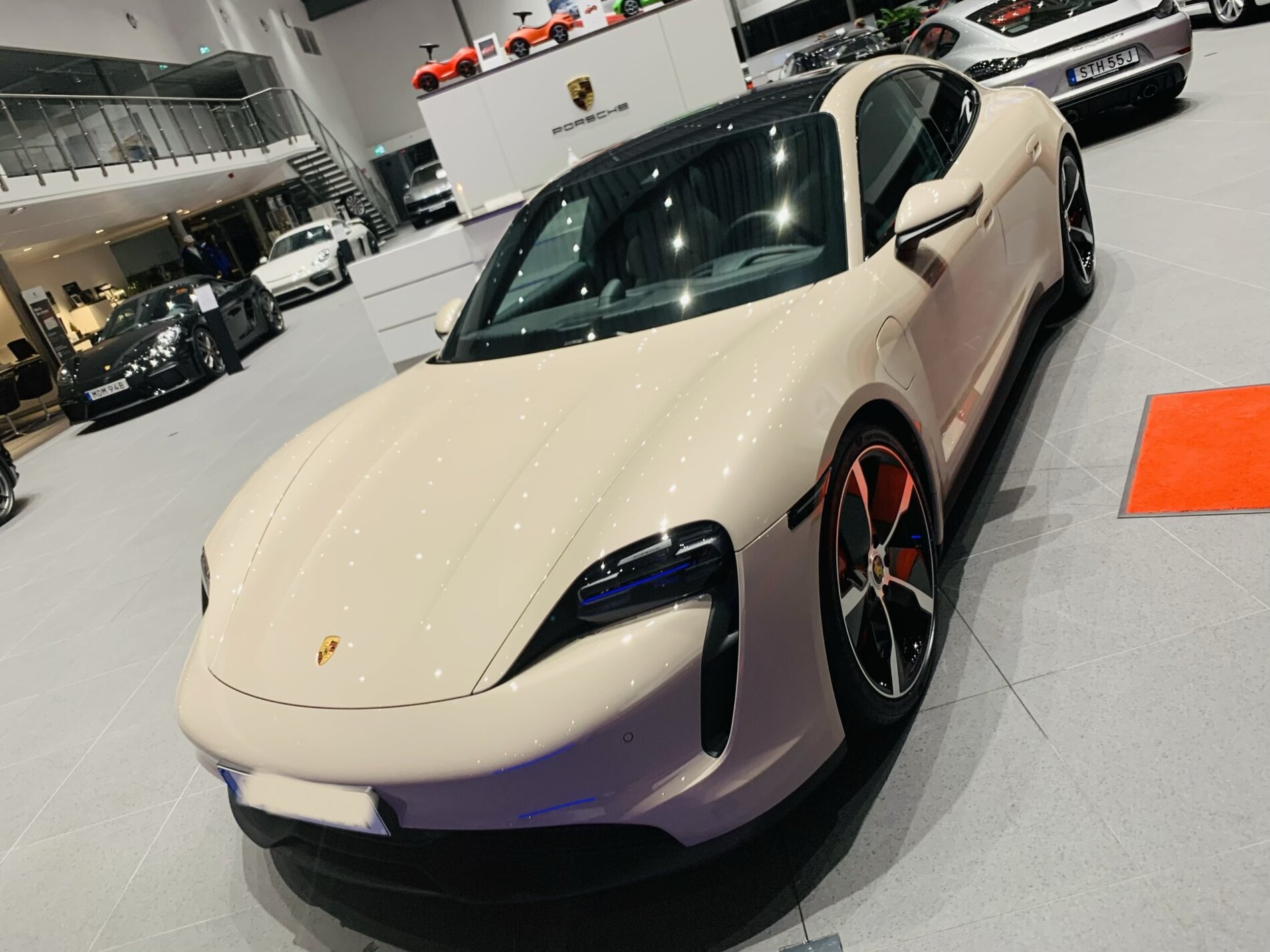 Coffee Beige Metallic | Porsche Colors