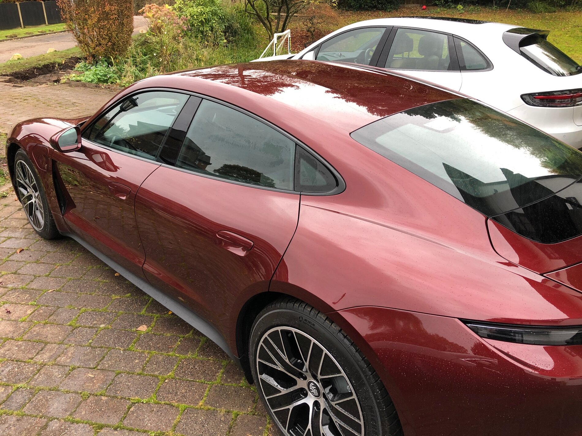 Cherry Metallic | Porsche Colors