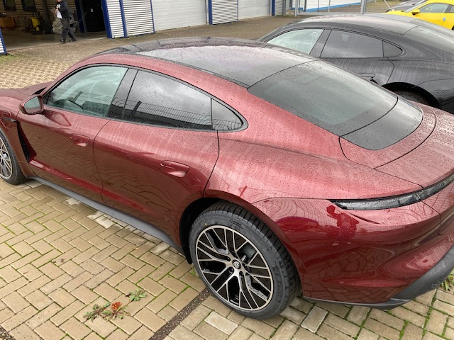 Cherry Metallic | Porsche Colors