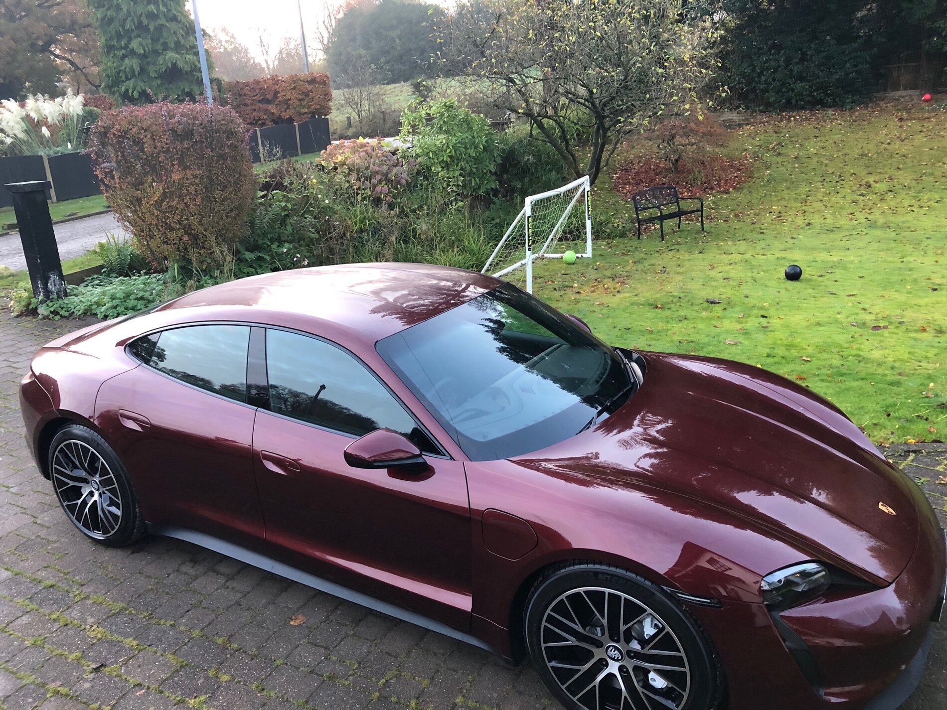 Cherry Metallic | Porsche Colors