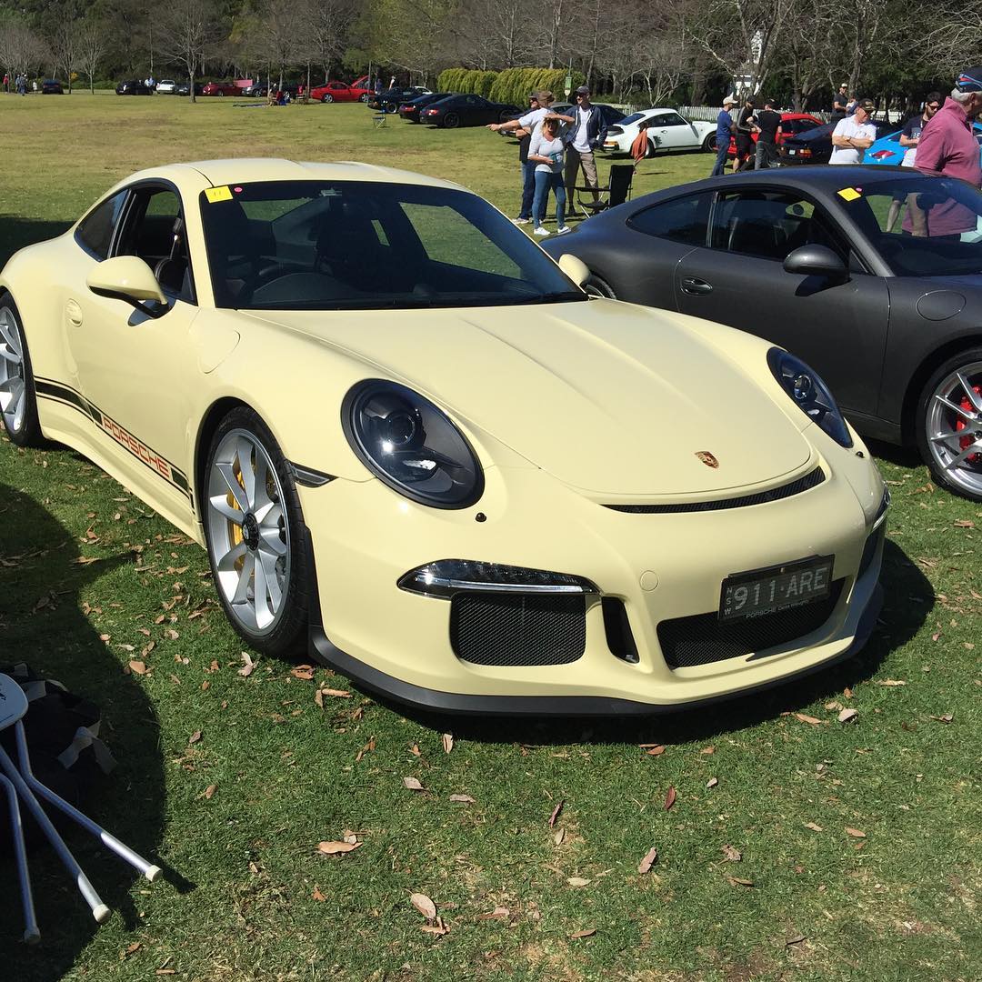 Medium Ivory | Porsche Colors