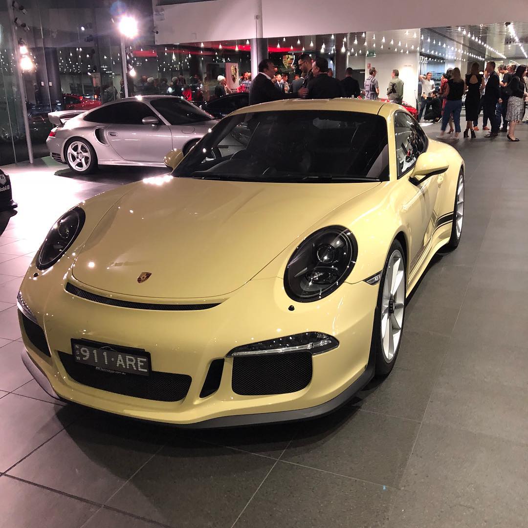 Medium Ivory | Porsche Colors