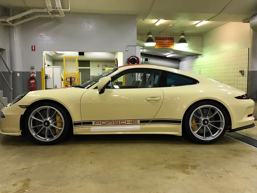 Medium Ivory | Porsche Colors